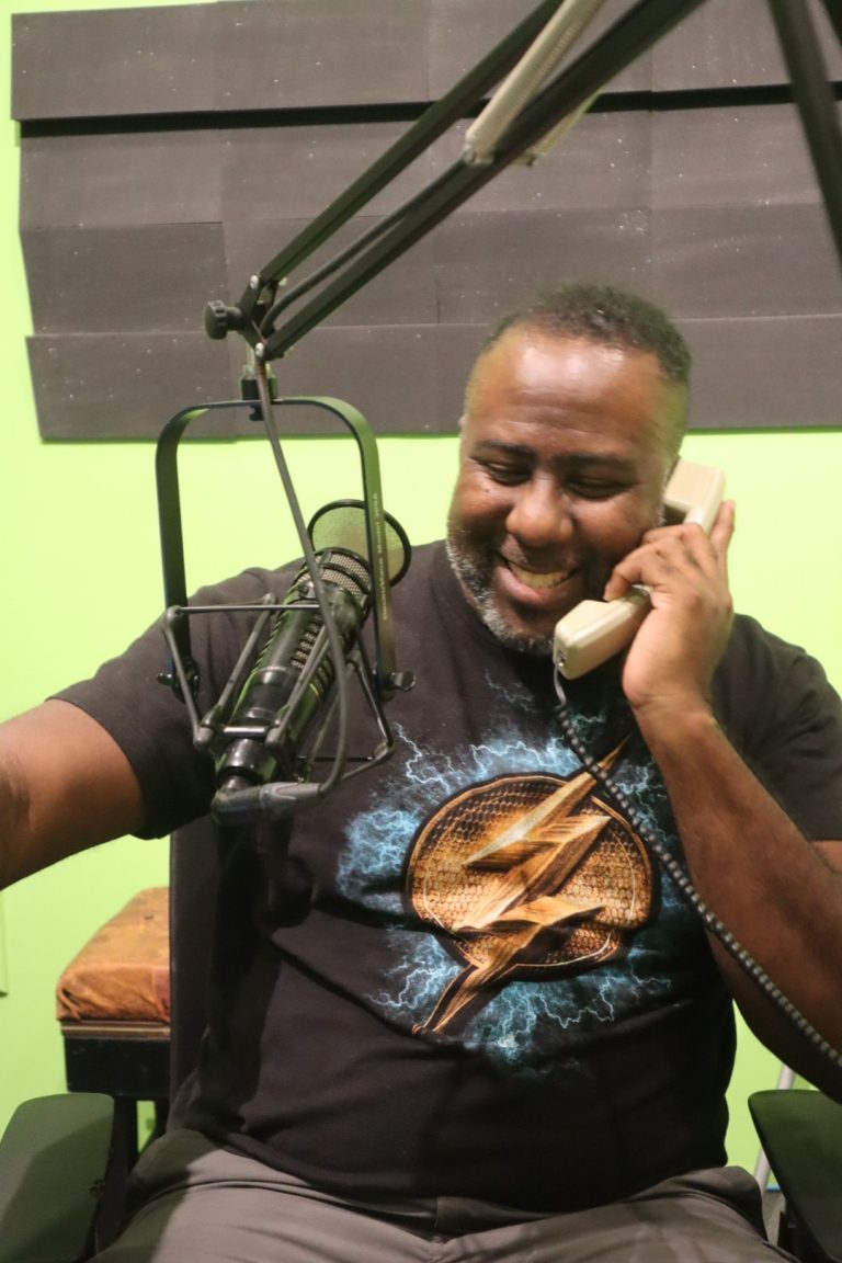 Life 97.5 FM - Starcom Network